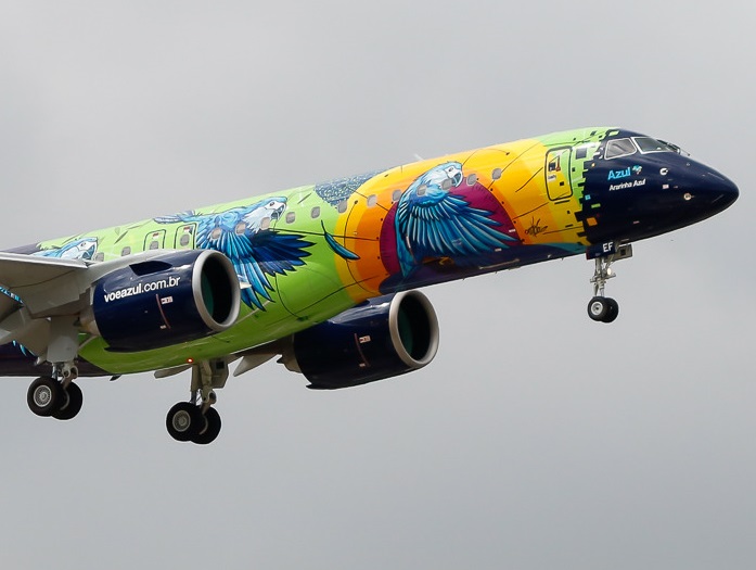 Azul presenta un nuevo diseño especial en uno de sus aviones