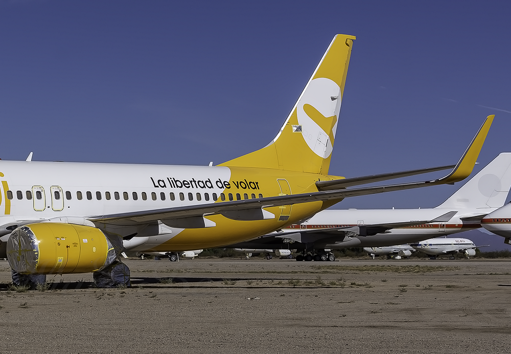 Nelson, el pimer avión de Flybondi, descansando en el desierto