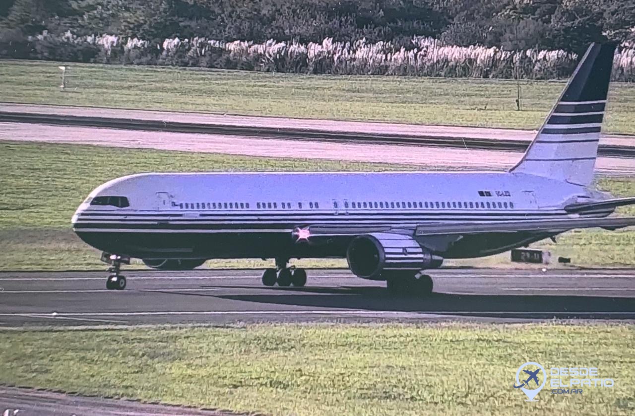 La visita del Boeing 767 de Privilege de España con vuelo especial ...