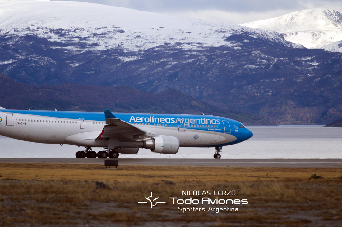 Un Airbus A330 de Aerolíneas Argentinas realizando vuelo especial a Ushuaia