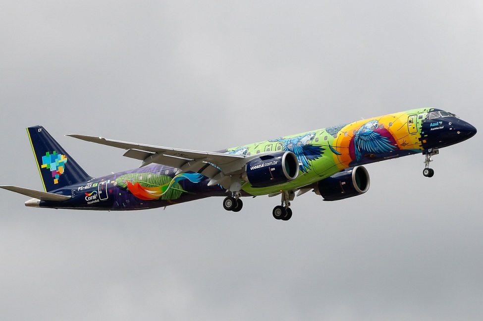 Azul presenta un nuevo diseño especial en uno de sus aviones