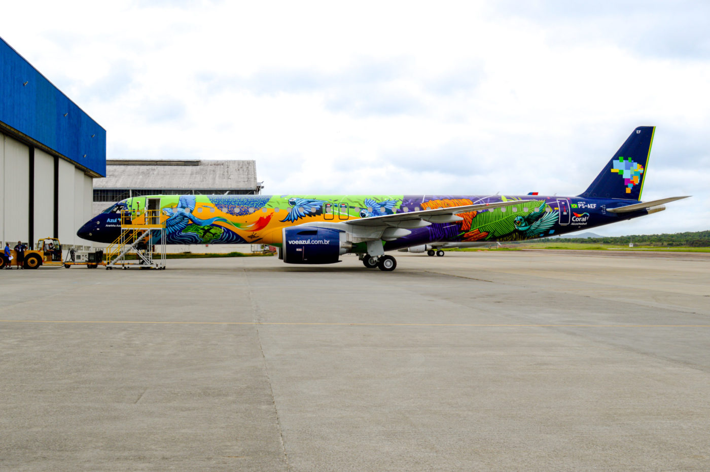 Azul presenta un nuevo diseño especial en uno de sus aviones